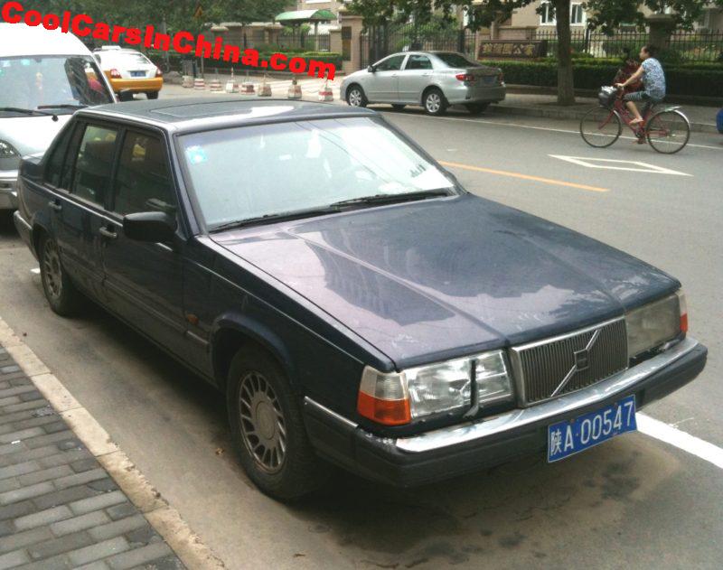 An Early Volvo 960 In Dark Blue In Beijing - CoolCarsInChina.com