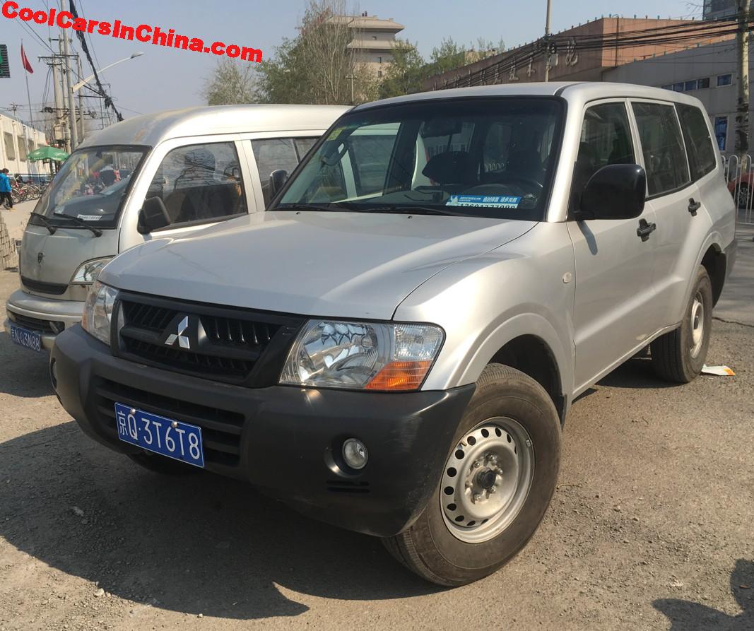 Mitsubishi Pajero GLX Looks Great In Gray With Steel Wheels ...